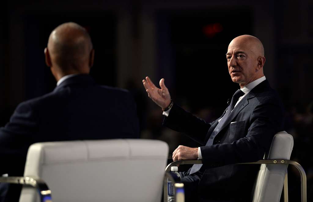 Jeff Bezos sa opäť stáva riaditeľom. Povedie AI startup Project Prometheus